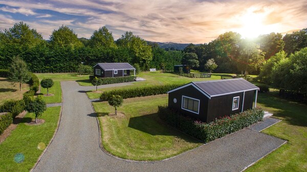 Beauregard: Elegant Cottages In Serene Matakana - Warkworth
