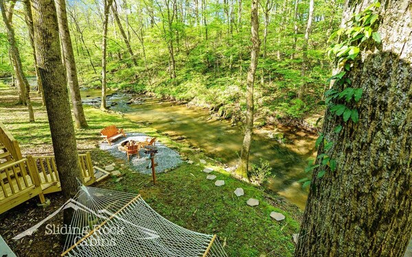 Cute Creekfront, Rustic, Hot Tub, Pet Friendly-fenced Yard, Screened Porch - Amicalola Falls State Park, Dawsonville