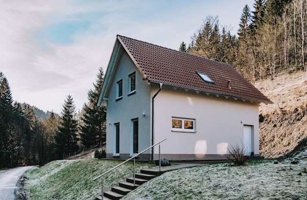Geschmackvolles Ferienhaus Mit Eigener Terrasse Und Wlan - Kronach