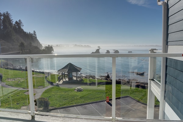 Experience This Top Floor Condo Located Right On Siletz Bay In Lincoln City! - Lincoln City, OR