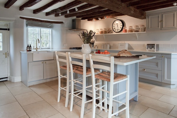 Impressive Georgian Farmhouse With Hot Tub And Games Room - Yew Tree Farmhouse - Cotswolds