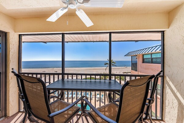 Beautifully Appointed W/fabulous Kitchen In This Top Floor Corner 2-bedroom. - Sanibel Island, FL