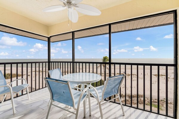 Two-bedroom Top Floor Coastal Themed With An Awesome Panoramic View. - Sanibel Island, FL
