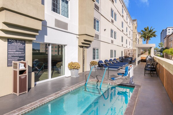 Say Hi To Mickey! Unit With Full Kitchen Close To Disneyland, Heated Pool! - Fullerton, CA
