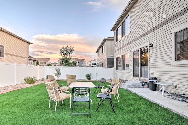 6 Mi To Dia: Spacious Home W/ Backyard In Denver! - Aurora, CO