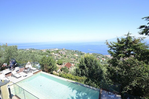 Villa Dulcibella: A Splendid Villa Located On A Hillside, Facing The Sea, With Free Wi-fi. - Sorrento, Italy