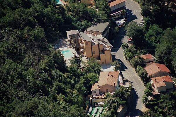 Villa Floriana G: An Elegant And Welcoming Apartment Immersed In A Splendid Landscape, In The Heart Of A Wonderful Little Town, With Free Wi-fi. - 피스토야