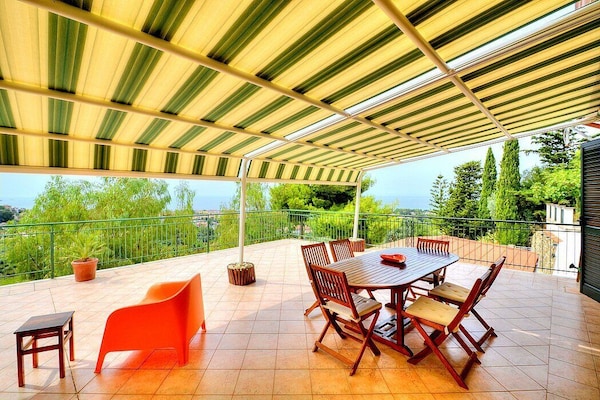 Villa Renata: Un Appartement Confortable Qui Couvre Tout L'étage Supérieur D'une Villa Située Sur Une Colline. - Castellabate