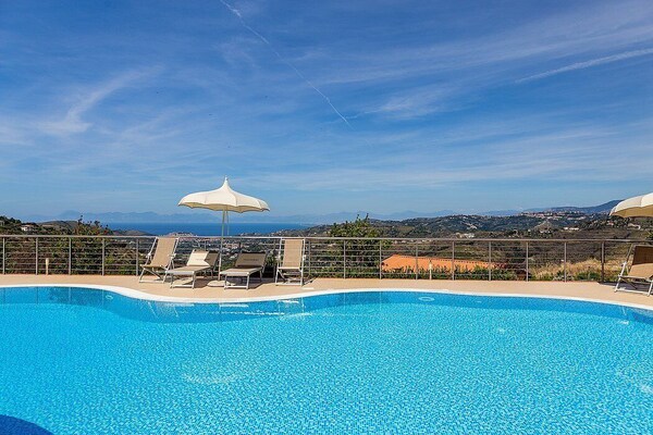 Villa Albatros D: Un Caratteristico E Accogliente Cottage Circondato Dal Verde. - San Mauro Cilento