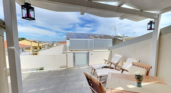 Appartamento Odisseo C: A Cozy Apartment Situated At A Few Steps From A Sandy Beach, With Free Wi-fi. - 西西里