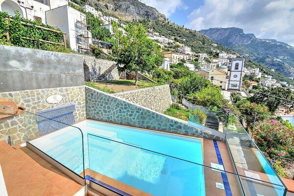 Villa Astra: Een Licht En Zonnig Onafhankelijk Huis Met Twee Verdiepingen Met De Charme Van De Typische En Oude Mediterrane Huizen. - Campania