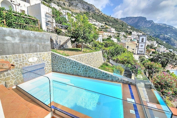 Villa Astra: Ein Helles, Sonniges, Zweistöckiges Unabhängiges Haus Mit Dem Charme Der Typischen Und Alten Mediterranen Häuser. - Amalfi