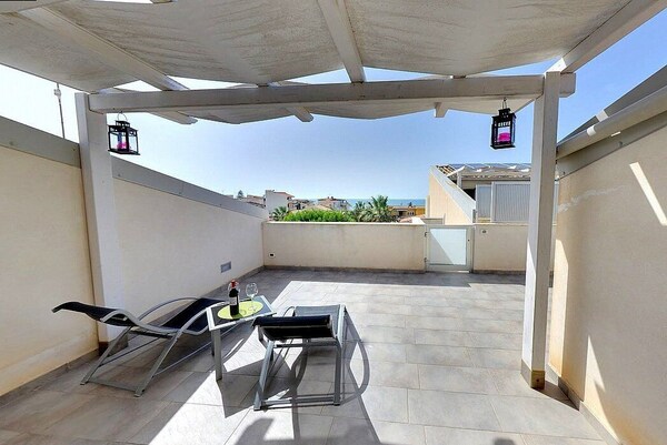 Apartment Odisseo B: Ein Angenehmes Apartment, Nur Wenige Schritte Vom Sandstrand Entfernt. - Sizilien