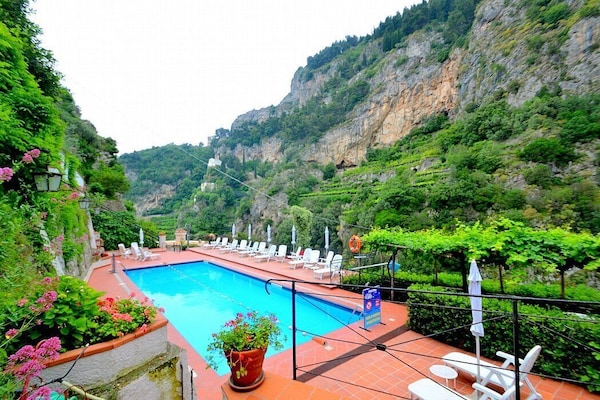 Ulisse Apartment D: Un Bel Appartement Situé Dans Un Quartier Calme à Quelques Minutes Du Centre. - Amalfi