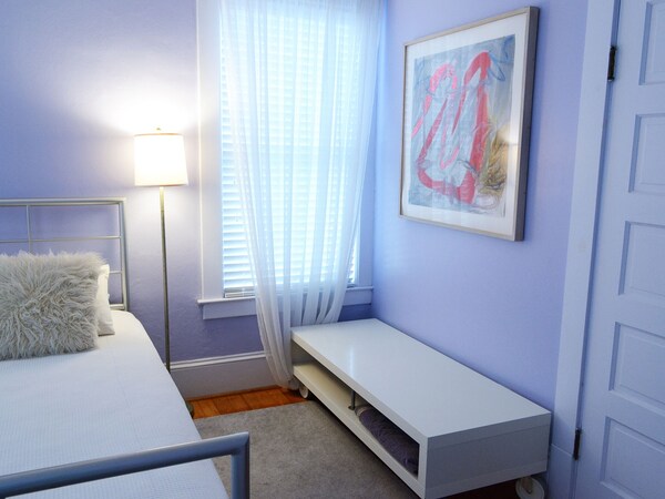 Periwinkle Room At Adora Inn - Plazas 2 - Mount Dora, FL