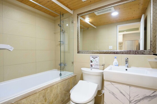 H&k Poolview Studio Above Xinpu Mrt High Floor - Taiwan