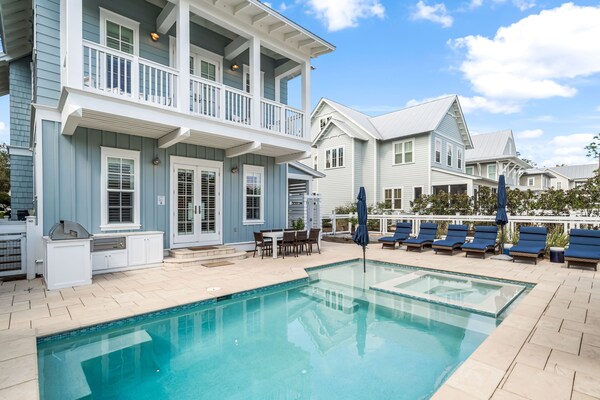Private Resort Experience With Pool, Lsv, Poolside Lounge, And More. Must See! - 