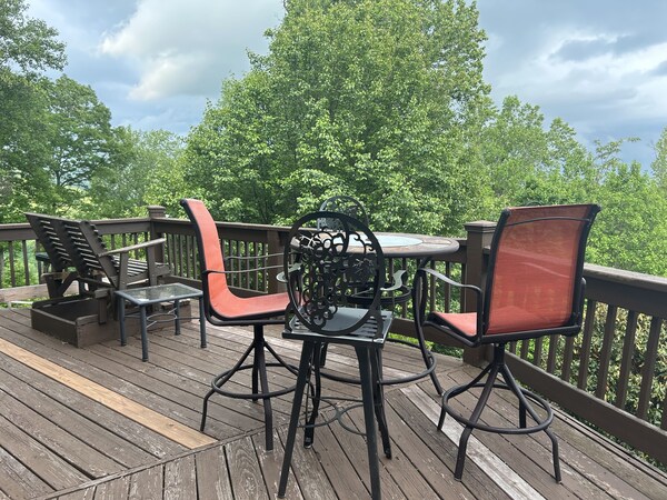 Immaculate Cedar Wood-sided Cabin In Cascade Mountain Resort W/ Dramatic Views - Mount Airy, NC