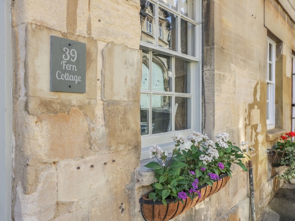 Fern Cottage, Pet Friendly, Character Holiday Cottage In Winchcombe - Winchcombe