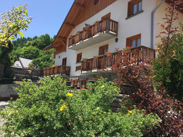 Superbe Chalet De Montagne , Endroit Calme  Non Loin Des Commodités . - Valloire