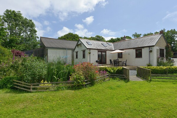 Valley View, Family Friendly, With A Garden In Mawgan-in-meneage - Coverack