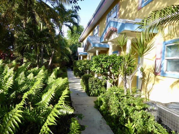 Relax At Coconut Bay! - West Bay