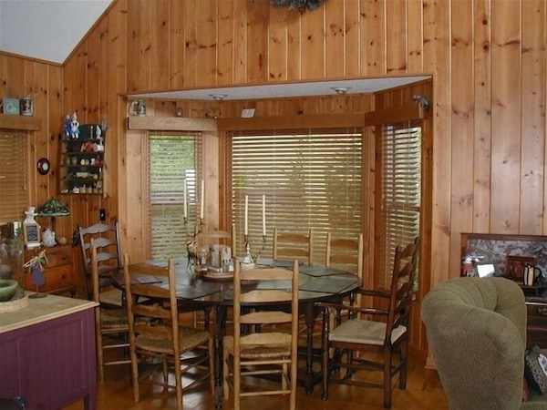 Breath Taking View Of The Highlands Of The Roan With Hot Tub And Pool Table - Roan Mountain, TN
