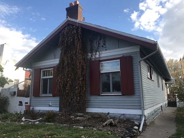 Walk The River Or Downtown While Staying On Yellowstone Street! - Livingston, MT