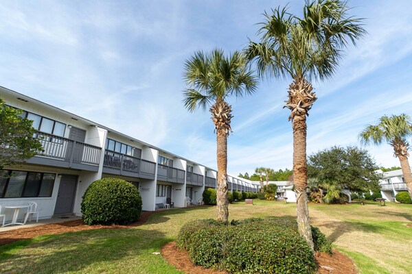 In The Heart Of Seagrove Beach, Walking Distance To Shopping & Dining - Seaside, FL