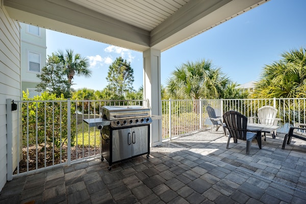 Spacious Lakeview Home With Private Pool, Spa & Resort Amenities - Palm Coast, FL