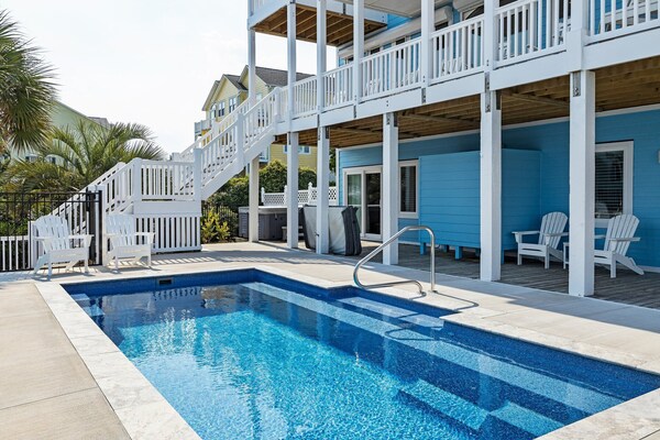 Oceanfront,private Pool,beach Boardwalk,views Galore!located In Spinnakers Reach - Emerald Isle, NC