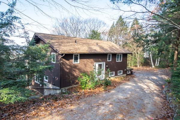 Lake Winnipesaukee Views, Mountain Getaway - Belmont, NH