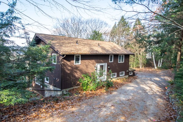 Lake Winnipesaukee Views, Mountain Getaway - Laconia, NH