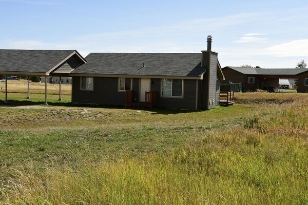 Sandhill West Home - Comfortable Family Retreat With Great Views - West Yellowstone, MT