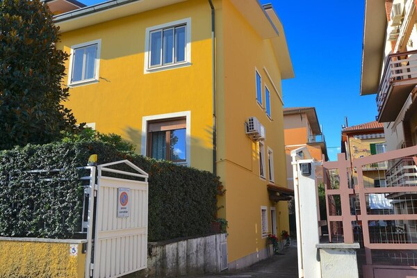 La Casa Di Manu. A Un Minuto Dalla Stazione Del Treno/autobus, Vicino Al Centro. - Montecatini Terme