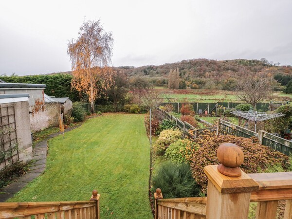 Awelon, Pet Friendly, Country Holiday Cottage In Rhos-on-sea - Colwyn Bay
