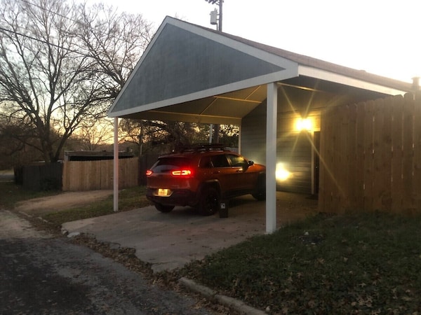 Cozy, Pet Friendly 1- Bedroom Cottage - Green Acres Golf and Games - San Antonio
