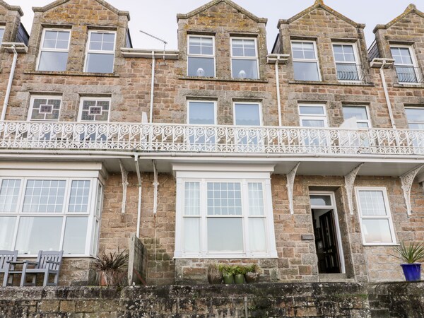 Trevose, Family Friendly, Country Holiday Cottage In St Ives - Carbis Bay