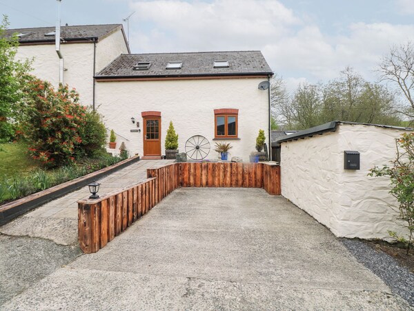 Mill Barn Denant, Pet Friendly, With Hot Tub In Haverfordwest - Solva