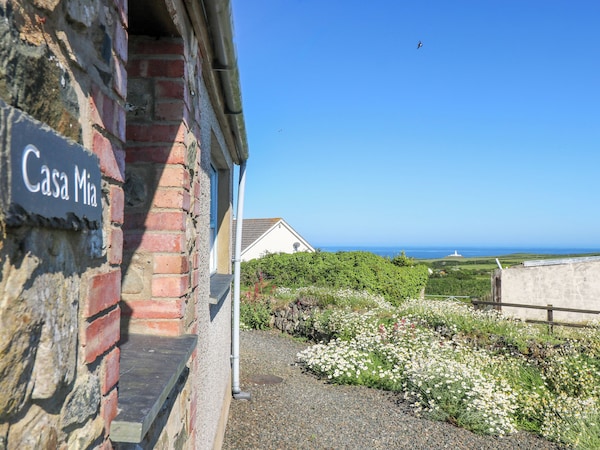 Casa Mia, Pet Friendly, Character Holiday Cottage In Goodwick - Fishguard