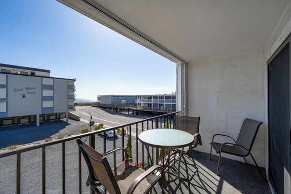 New For 2025! Ocean Block 2 Bedroom Condo With A View Of The Ocean - Ocean City, MD