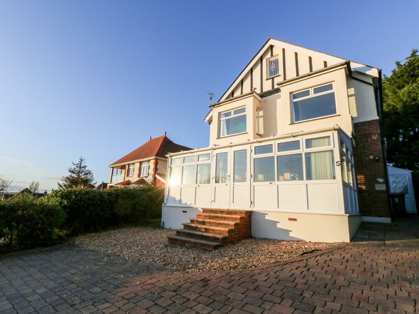 5 The Mall, Family Friendly, Character Holiday Cottage In Sandown - Shanklin