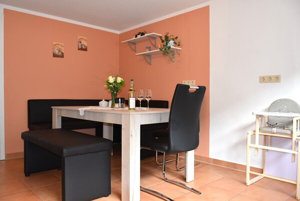 Liebevoll Eingerichtete Ferienwohnung (85 Qm) Mit Terrasse Und Garten - Miltenberg