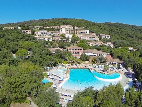 Villa Au Calme Piscines Tennis Loisirs Inclus Résidence Pierre Et Vacances - Gassin