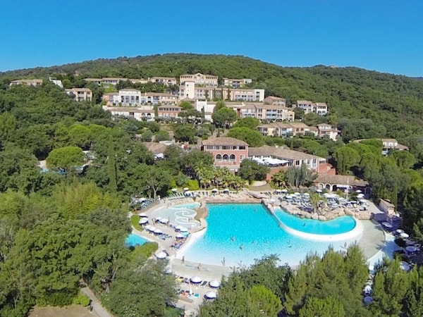 Quiet Villa Swimming Pools Tennis Leisure Activities Included Residence Pierre Et Vacances - Saint-Tropez