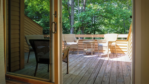 Trout Creek Condo #109, 3 Bedroom Loft, 2 Bath. - Harbor Springs, MI