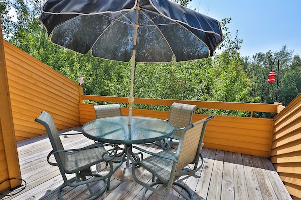 Nicely Decorated Trout Creek Condo #90 - 2 Bedroom Loft. On-site Pools, Hot Tubs, Pickleball, Hiking - Harbor Springs, MI