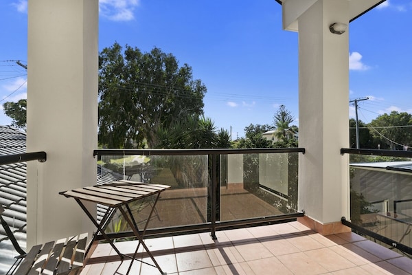 Coastal Clan & Canine Cottage - Brisbane