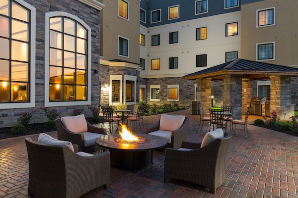 Near Ohio State University! Free Breakfast Buffet & Pool Access! - Polaris, OH