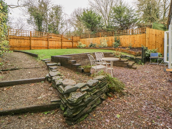 Tregona, Pet Friendly, Character Holiday Cottage In Yelverton - Tavistock